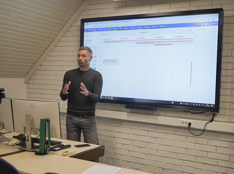 Gostujoče predavanje: Uroš Žohar iz podjetja INTERA predstavil CRM rešitev INTRIX - Academia